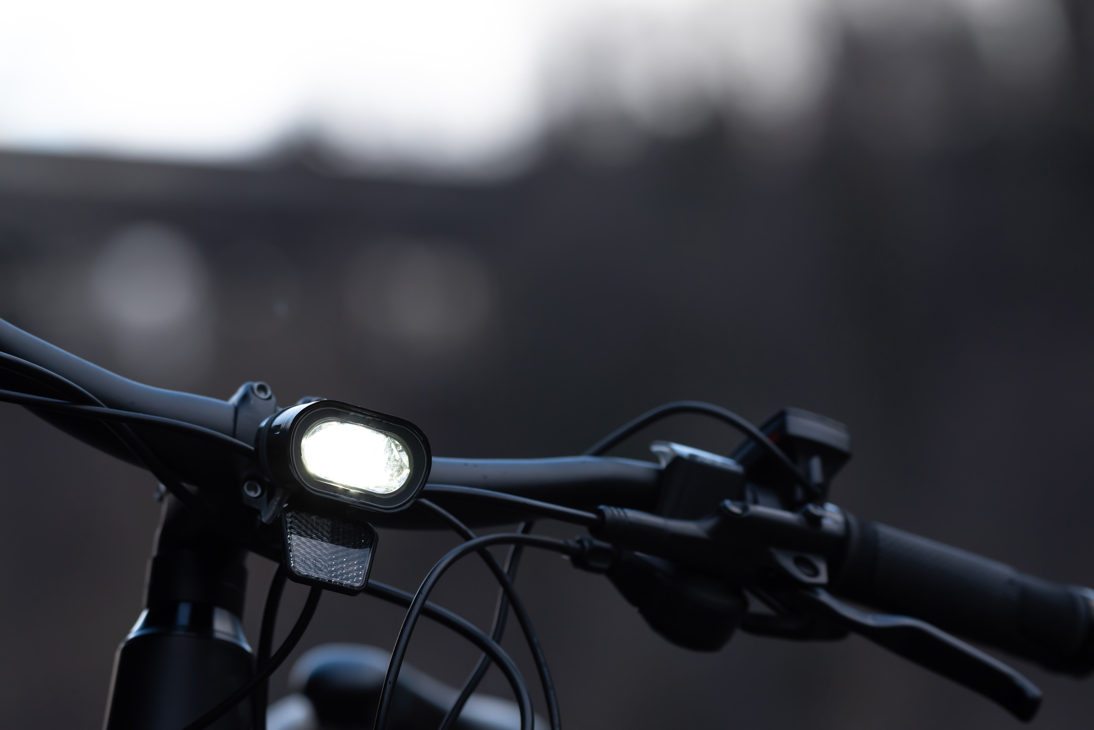 Weetje: wanneer ben je als fietser verplicht om je te verlichten? | Tij ...